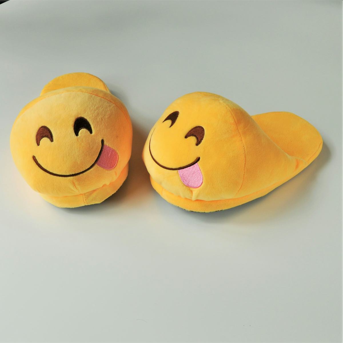 Emojitofflor med tungan ute - Emojisar